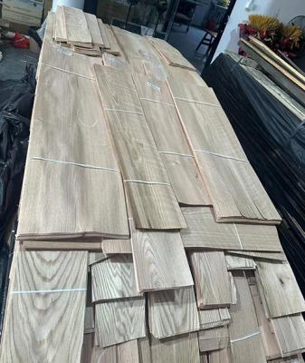 China AB Grade Red Oak Wood Veneer 0.45mm Crown Cut Quarter Cut for Furniture Door Cabinet for sale