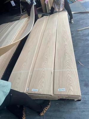 China AAA Grade 0.4mm White Oak Wood Veneer Crown Cut Panel for Furniture Cabinets for sale