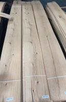 China European White Oak Wood Veneer Knotty Grade 2mm Thick Slice Cut 2500mm Length for sale