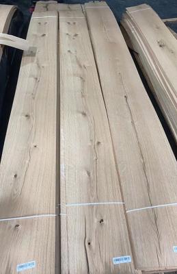 China European White Oak Wood Veneer Knotty Grade 2mm Thick Slice Cut 2500mm Length for sale