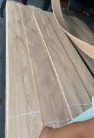 China Knotty White Oak Wood Veneer 0.6-3.0mm Crown Cut for Furniture Flooring for sale