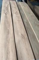 China Knotty White Oak Wood Veneer 0.6-3.0mm Crown Cut for Furniture Flooring for sale