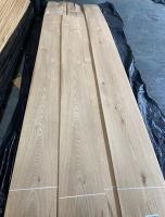 China 2.0mm Knotty White Oak Wood Veneer Crown Cut Grade D 250cm Length for Furniture for sale