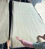China 0.25-0.4mm  Thickness White Oak Veneer  Sequential splicingStraight grain for sale