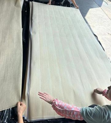 China 0.25-0.4mm  Thickness White Oak Veneer  Sequential splicingStraight grain for sale
