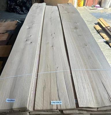 China 2.0mm Knotty White Oak Wood Veneer Crown Cut C/D Grade for Retro Furniture for sale