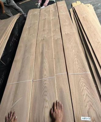 China 0.5mm Knotty Grade White Oak Wood Veneer for Retro Furniture Door for sale