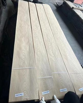 China Natural Crown Cut White Oak Veneer 0.4mm Thickness 10cm Width for Plywood for sale