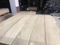 China Quarter Cut White Oak Wood Flooring Veneer 150mm Width 930mm Length 0.45mm Thickness for sale