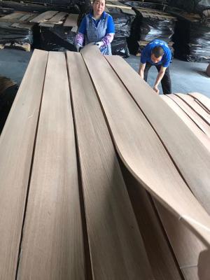 China 0.5mm Red Oak Wood Veneer Plain Sliced MDF Interior Decoration Use for sale