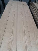China Crown Cut Red Oak Wood Veneer 0.6mm Thickness 8-12% Moisture for Furniture and Door for sale