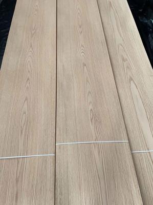 China Crown Cut Red Oak Wood Veneer 0.6mm Thickness 8-12% Moisture for Furniture and Door for sale
