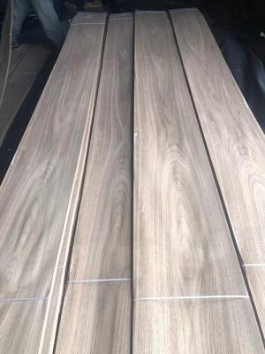 China Crown Cut American Walnut Wood Veneer 0.45mm Thick 250cm Length for sale