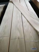 China 12% Moisture White Ash Wood Veneer Flat Cut 10cm Width Door Leaf Use for sale