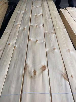 China Knotty Pine Wood Veneer 0.7mm Plain Sliced MDF Panel Grade A for Furniture and Door for sale