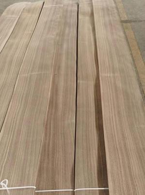 China Straight Grain Pencil Grain American Walnut Veneer Panel A/B Grade for sale