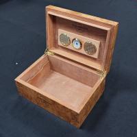 China Stylish Elegant Cigar Humidor Customizable MDF Cigar Box With Metal Lock for sale
