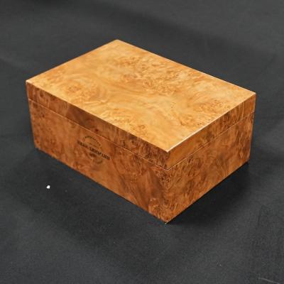 China Stylish Elegant Cigar Humidor Customizable MDF Cigar Box With Metal Lock for sale