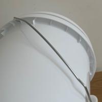 China Customized 8L White PP Plastic Bucket with Lid and Handle Chemical Resistant Material for sale