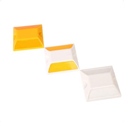 China Road Stud Reflectors with 30 Tons Compression Resistance IP>67 Waterproof Grade and Double Side PMMA Reflector for Pavement Markers for sale