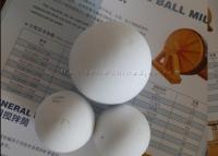China 3.9 g/cm³ Density 99% Alpha Alumina Grinding Balls for Ball Mills - Multiple Series Available for sale