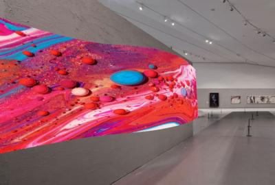 China Indoor Outdoor Curved LED Video Wall Solutions For Entertainment Attraction for sale