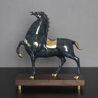 China Horse Shaped Bronze Ornament with Walnut Wood Base and 1.5kg Weight for Elegant Decor for sale