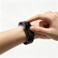 China Refillable Leak-Proof Perfume Spray Bracelet with Adjustable Strap for On-the-Go Fragrance for sale