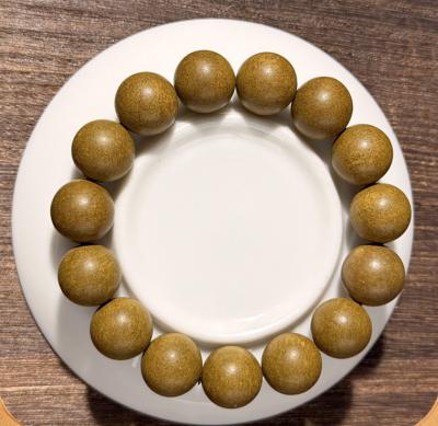 China Herbal Incense Wooden Prayer Bracelet White Ambergris Anti Stress Bracelet for sale