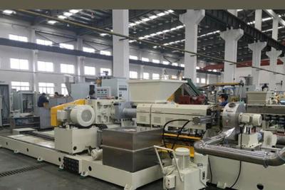 China Wet Granulation Plastic Pelletizing Machine , Twin / Single Screw Extruder for sale