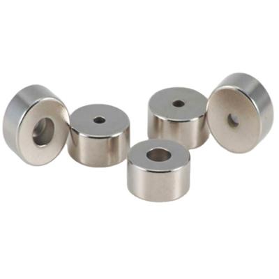 China Neodymium Magnet M5 Counterbore 25x4mm Round Perforated Industrial for sale