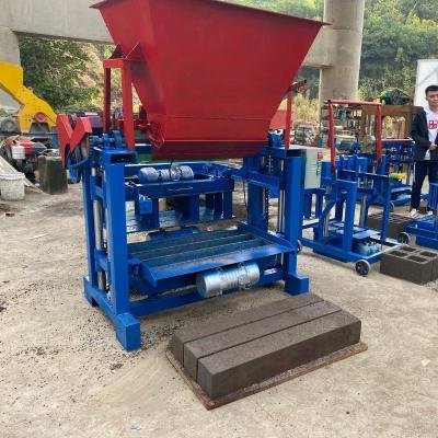 China Advanced Technology Concrete Paving Brick Block Making Machine with Low Shipping Cost for sale