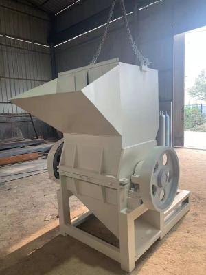 China Plastic Basket Film Crusher 300-500 kg/h for Recycling Bottles and Various Materials for sale