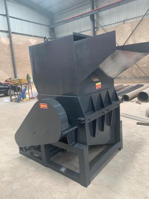 China Industrial Plastic Crusher Machine 9 Rotating Blades 300-5000kg/h Output for Waste Recycling Grinding for sale