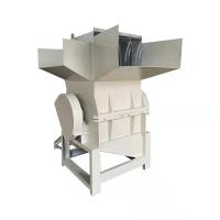 China Industrial Plastic Crusher Machine 6 Rotating Blades 300-5000 kg/h Output for PET Bottle Grinding for sale
