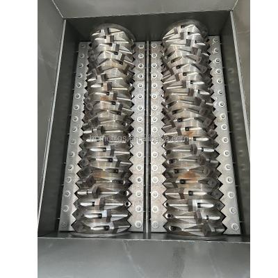 China Double Hob Shredder Machine 30-100mm Screen Sieve for Waste Plastic PET PP PE Scrap for sale