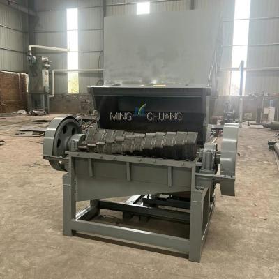 China Plastic Basket Bottle Multifunctional Crusher 300-8000 kg/h Output Alloy Steel Blades for sale
