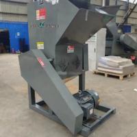 China Plastic Basket Bottle Multifunctional Crusher 300-8000 kg/h Output Alloy Steel Blades for sale