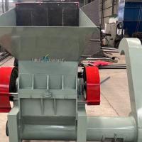 China Plastic Basket Automatic Recycling Crusher 300-500 kg/h Output 5.5 kW Power for sale