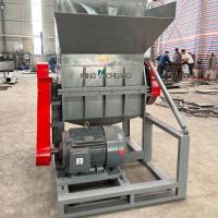 China Plastic Basket Oil Jug Crusher Flat Knife Crusher with Conveyor 5.5-75kw 300-8000kg/h for sale