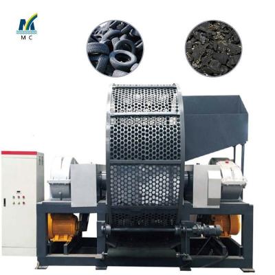 China Full Automatic Car Tire Shredder Waste Tyre Recycling Machine 50-200mm Output D2 Blades for sale