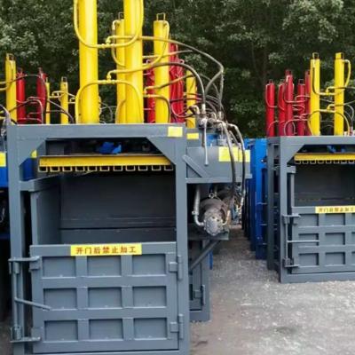 China Vertical Hydraulic Baler Machine 620kg Bale Weight for Fertilizer Bag Recycling for sale