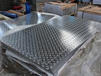 China Custom sized 7075 6061 6063 Non Slip Embossed Aluminium Sheet Plate Alloy Metal for sale