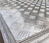 China JIS DIN Aluminum Checkered Sheet 6061-T6 1060-H24 0.5mm 0.8mm Thick for sale