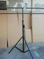 China 3M / 4M / 4.5M Heavy Duty Tripod Light Stand Hand Crank Par Light Stand With T Bar for sale