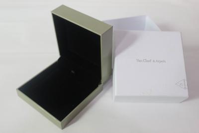 China Custom 8x8x3cm Cardboard Jewelry Gift Box with Gold Printing SGS Certified for sale