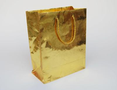 China Custom Printed Paper Gift Bags 200gsm Gold Paper 23x35x12.5cm SGS Certified for sale