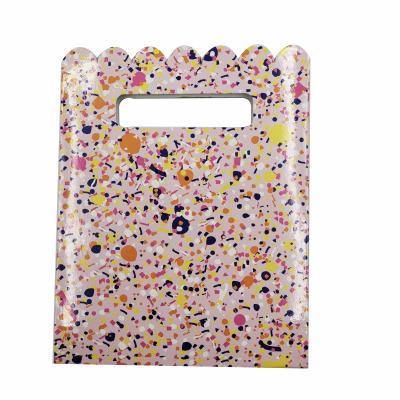 China 210 GSM Custom Printed Paper Bags Luxury Gift Shopping Packaging with Rope Handles for sale