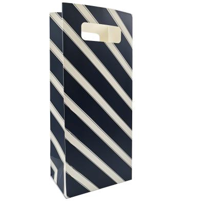 China Custom Paper Gift Bags for Clothing Luxury Shopping Packaging 500 PCS MOQ for sale