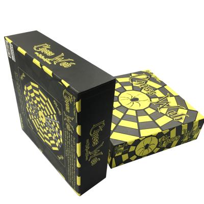 China Custom 128g Cardboard Gift Box 4mm Thick PMS Offset Printing for Cosmetic Shoes for sale